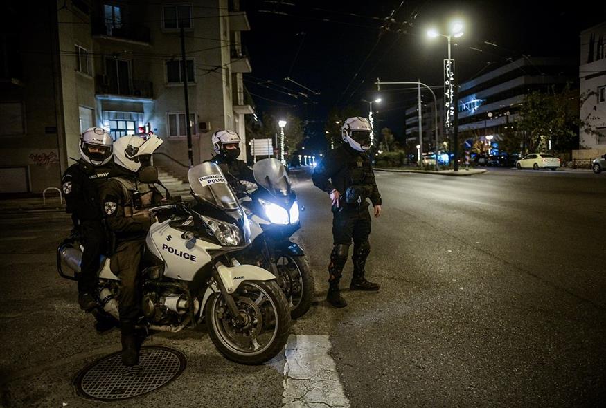 Ντύθηκε... ΔΙΑΣ και έκοβε βόλτες - Η σύλληψη του «μάχιμου» με το παχύ ...