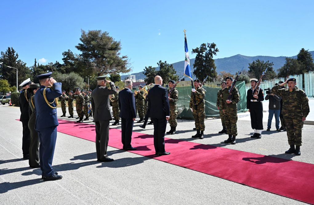 ΠτΔ: Στο υπουργείο Άμυνας η πρώτη επίσκεψη - «Οι καιροί ου μενετοί ...