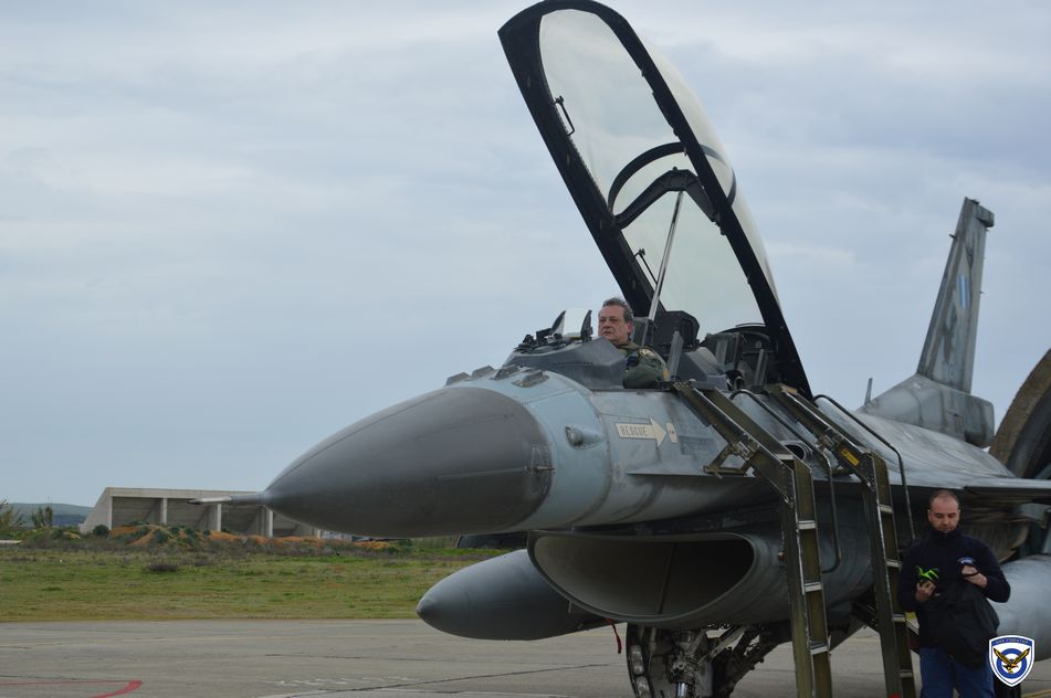 Με F-16 στα Readiness για τις ευχές του Πάσχα ο Α/ΓΕΑ - Defenceline