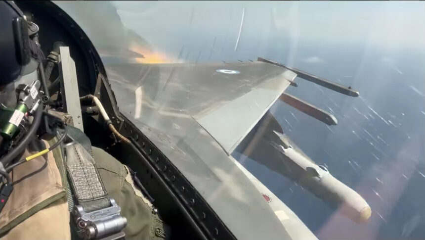 Πολεμική Αεροπορία: Βολή AGM-65G από F-16 Viper της 340Μ (ΒΙΝΤΕΟ) - Defenceline